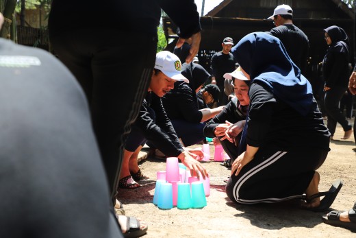 Create Healthy Competition Between UPNVJ Employees Through a Glass ...