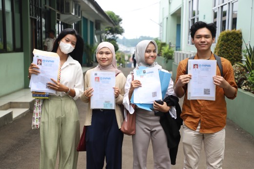 The first day of UTBK-SNBT 2024 went smoothly at the UPNVJ Limo Campus ...