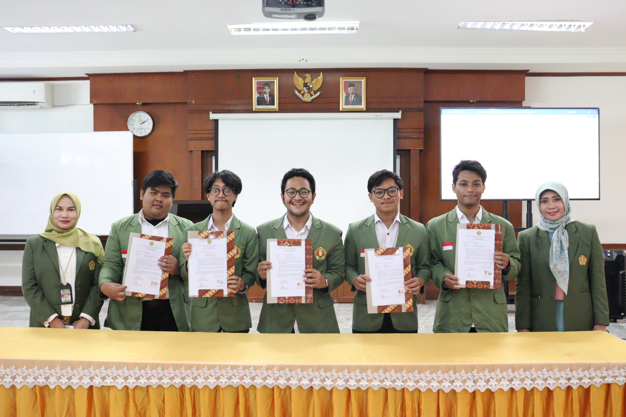 Dekan FEB Lantik Ketua Ormawa dan KSM Tahun 2024 - Universitas Pembangunan Nasional Veteran Jakarta