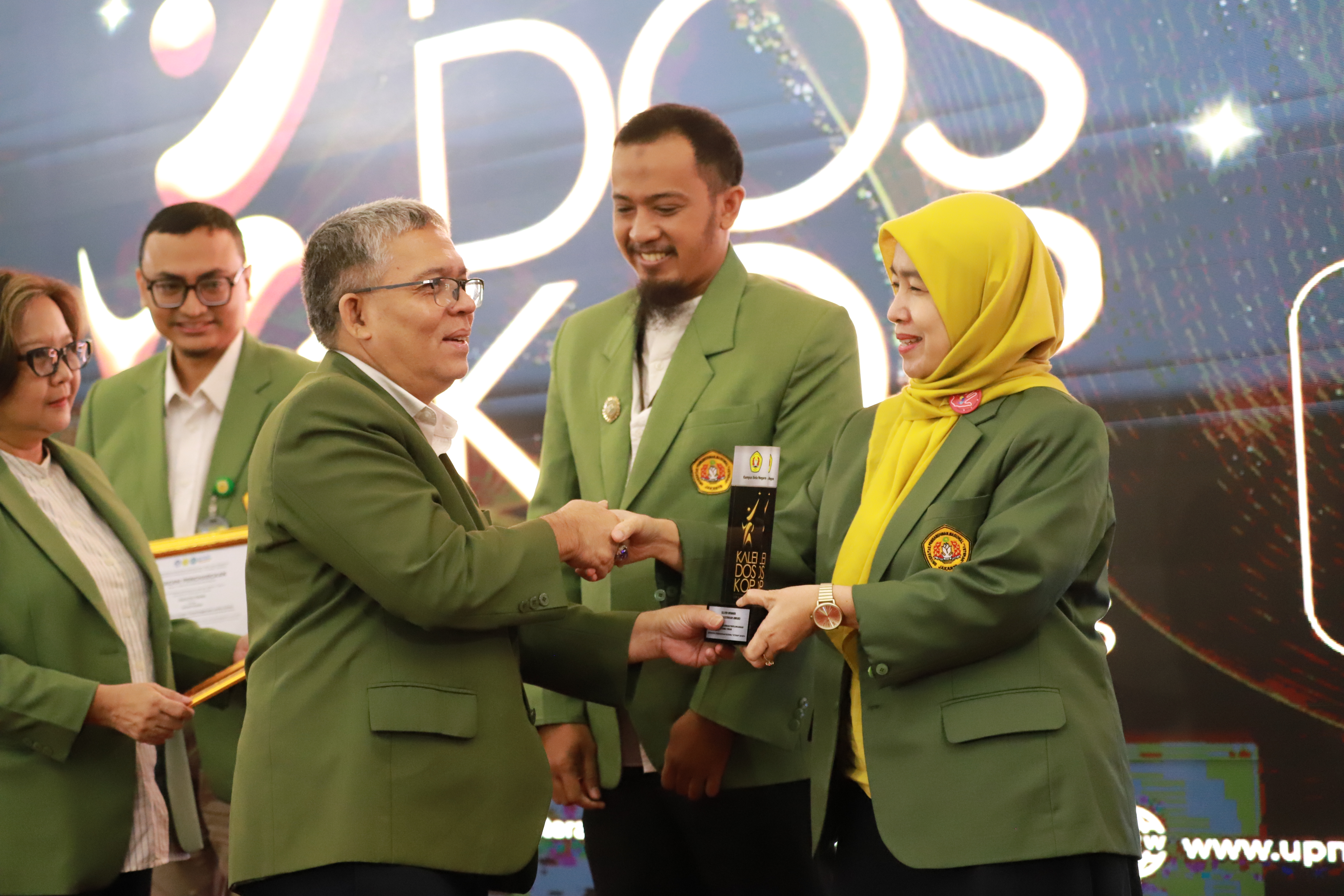 Tiga Tahun Berturut-turut, FIKES UPNVJ Raih Juara Umum Kaleidoskop - Universitas Pembangunan ...