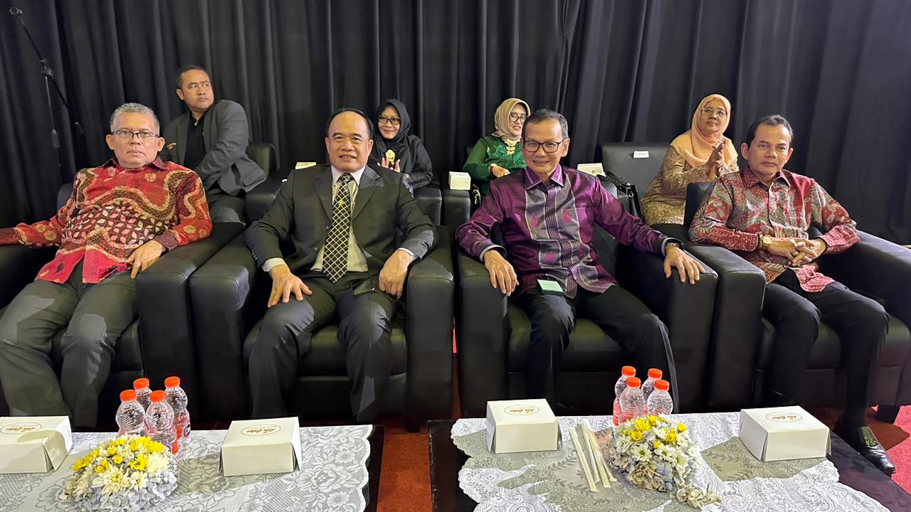 Rektor UPNVJ Hadiri Wisuda Sarjana Ke 88 dan Pascasarjana Ke 50 Periode III UPNV Jatim Tahun ...