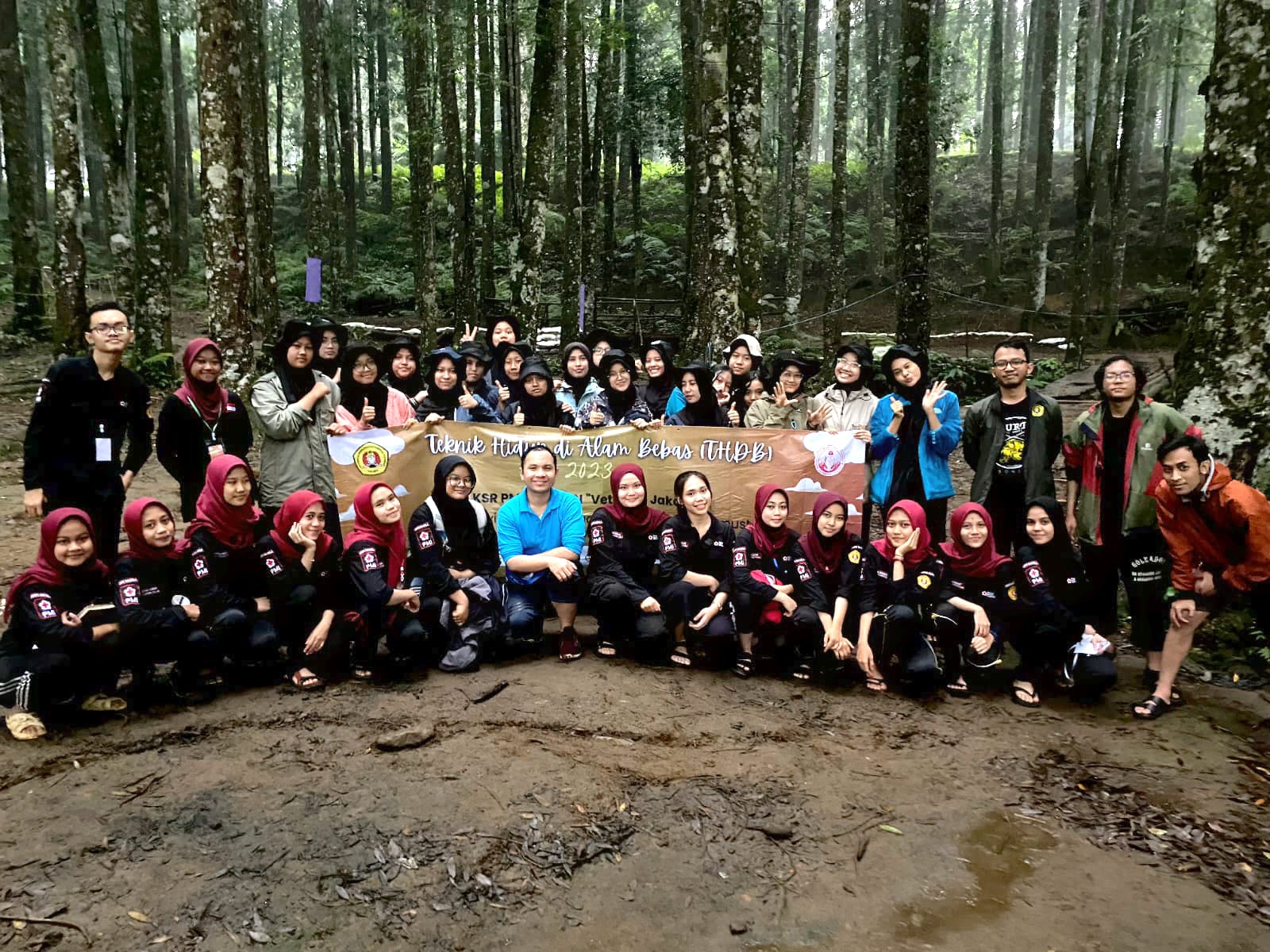 Belajar Teknik Hidup di Alam Bebas Bersama KSR PMI UPNVJ - UPN "Veteran" Jakarta