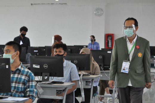 UTBK di Kampus UPNVJ Limo Terpantau Kondusif - Universitas Pembangunan ...