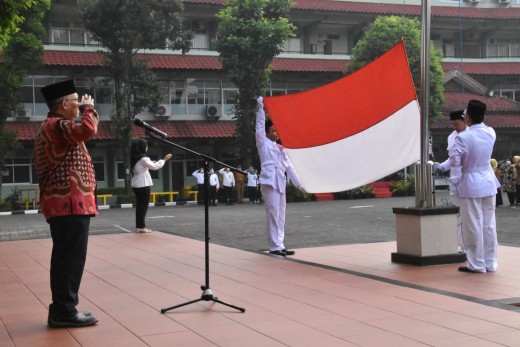 UPNVJ Peringati Hardiknas 2023 dengan Upacara - UPN "Veteran" Jakarta