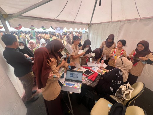Siswa Siswi SMA Negeri 44 Jakarta Serbu Booth UPNVJ - Universitas ...
